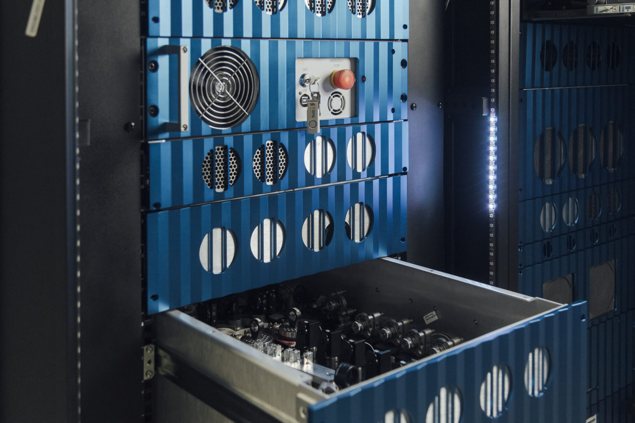 Introducing “shots” in a linear optic quantum computing framework ...